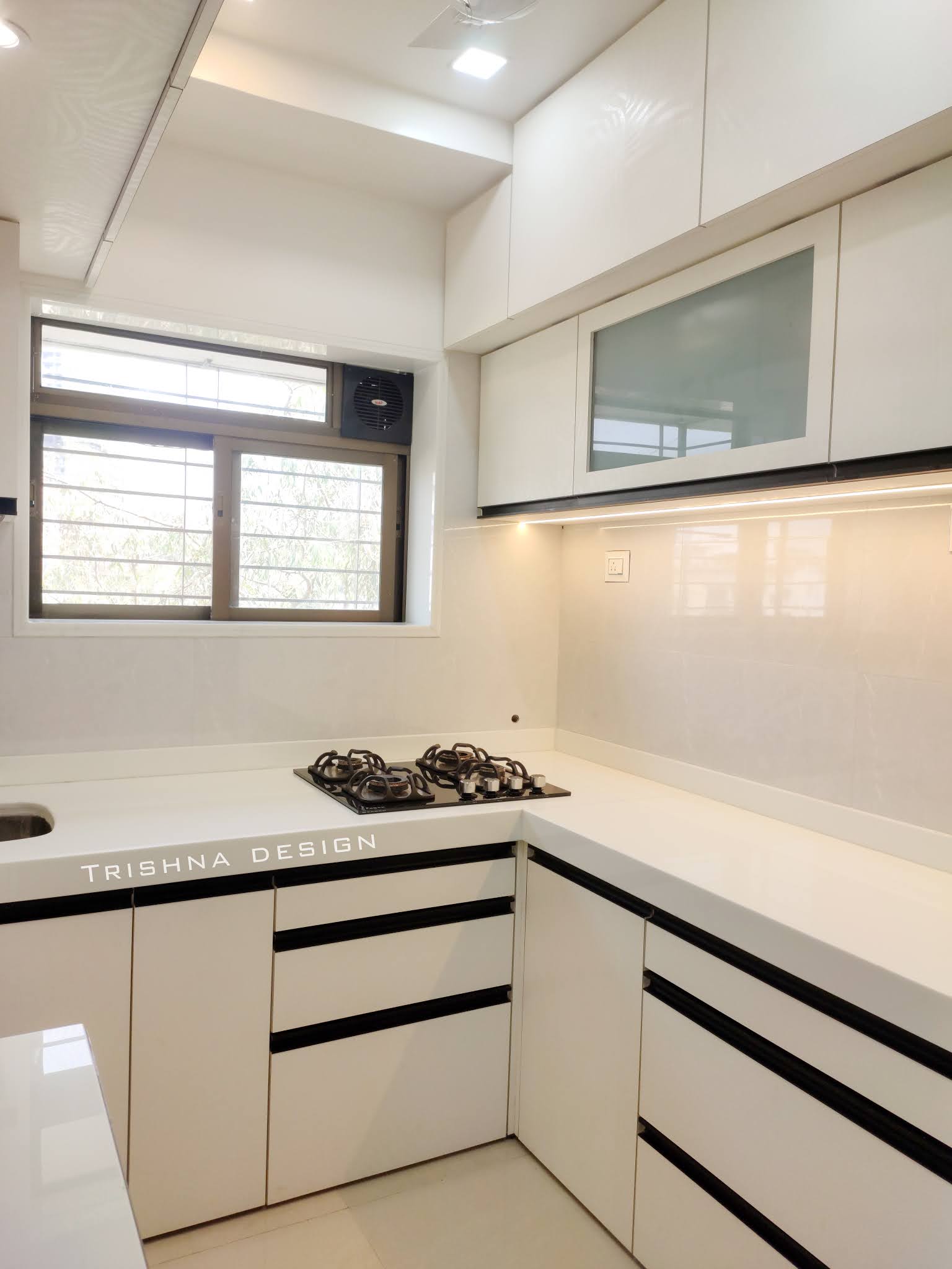 Modular Kitchen vs Carpenter-made kitchen