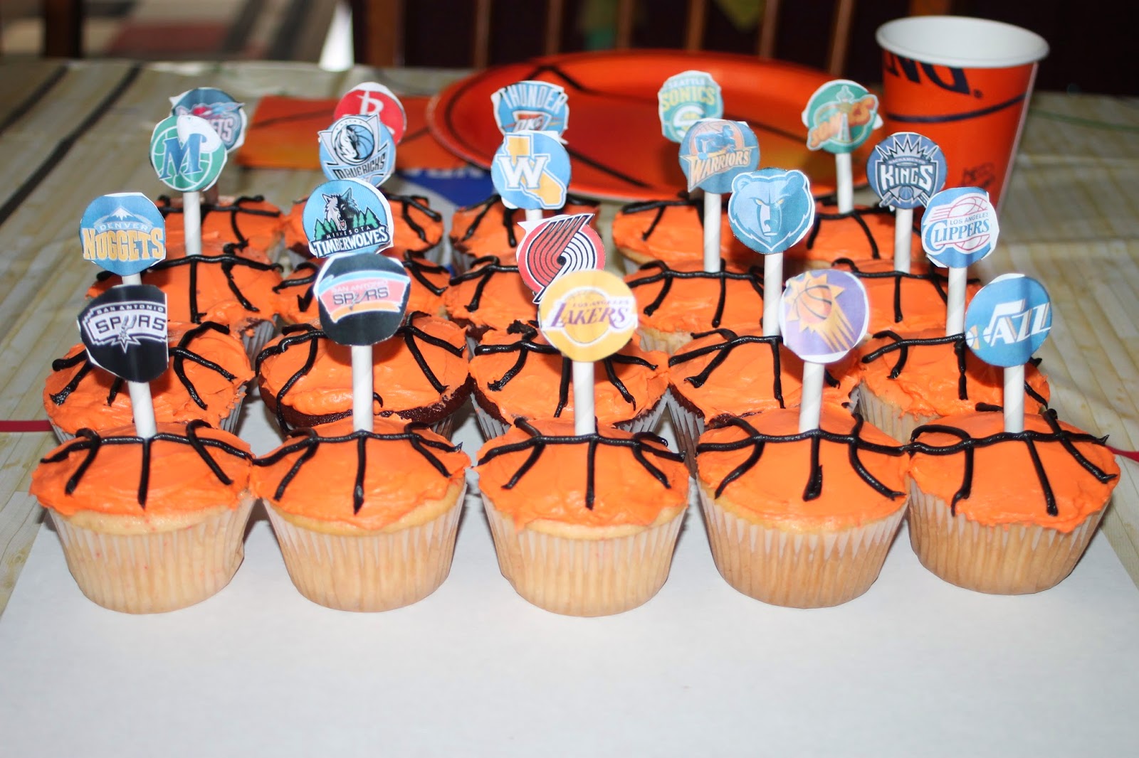 Working Mom Wonders: NBA Cupcakes