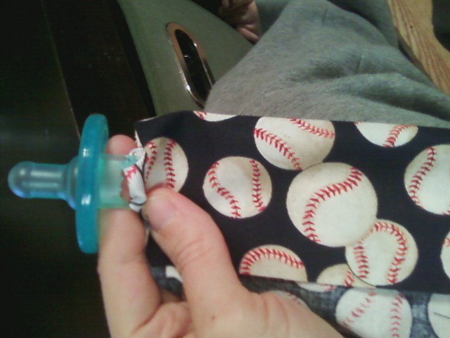 Ronnie McGrath Homemade Crafts: Tutorial for Beanie Pacifier!