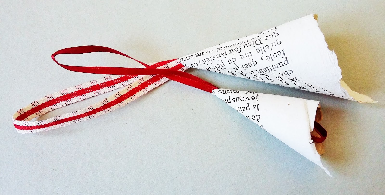 Mayfifth1935 Designs: Let's make... decorative paper cones.