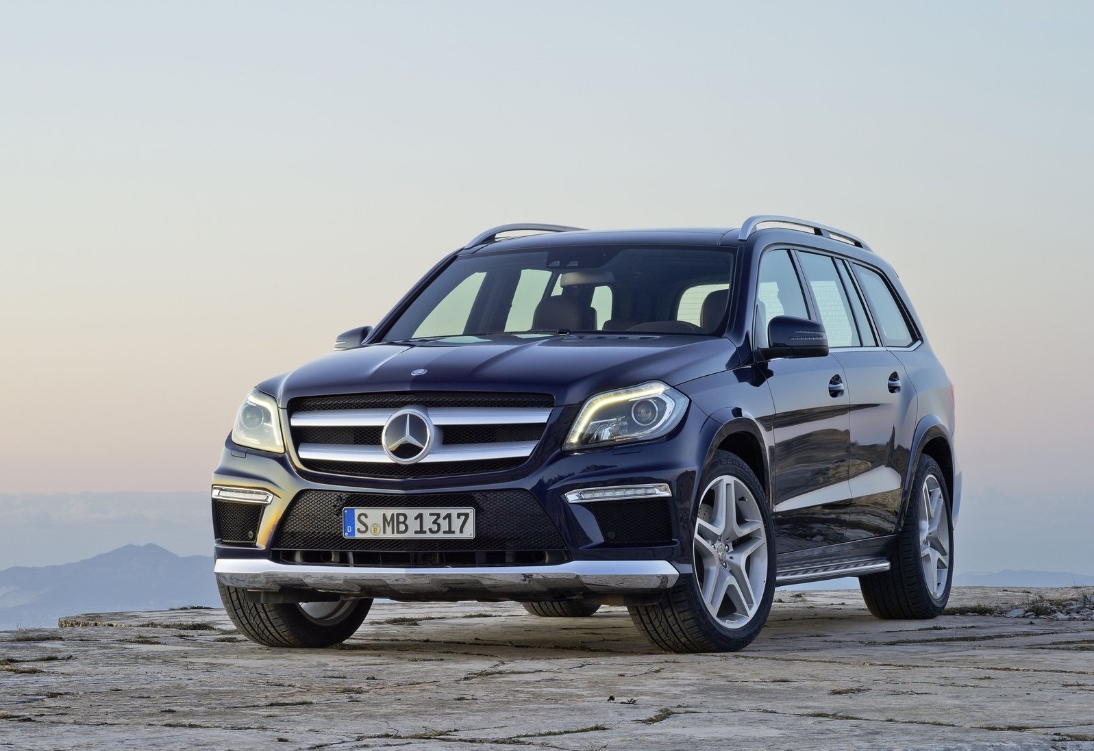 autonews: В Нью-Йорке представлен новый Mercedes GL
