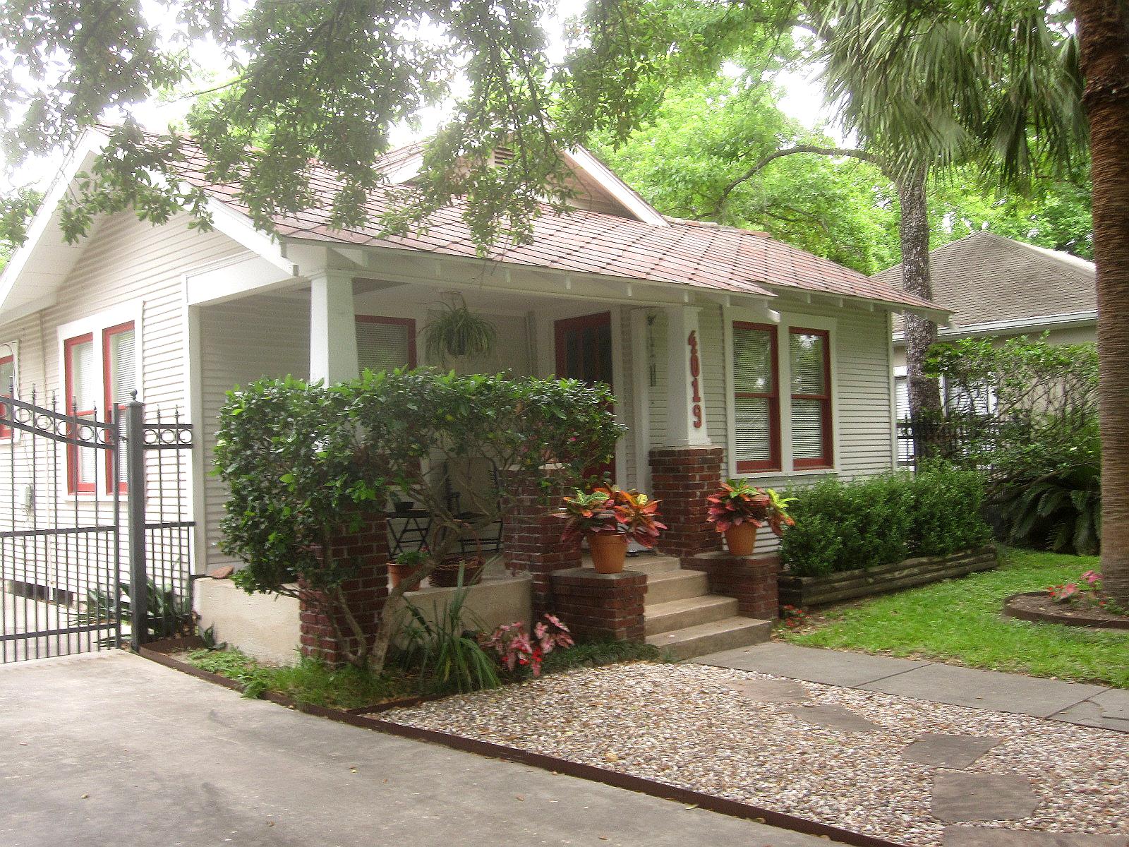 The OtHeR HoUsToN: TYPES OF BUNGALOWS