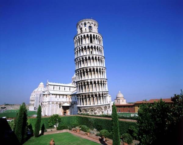 10 Most Famous Falling Towers