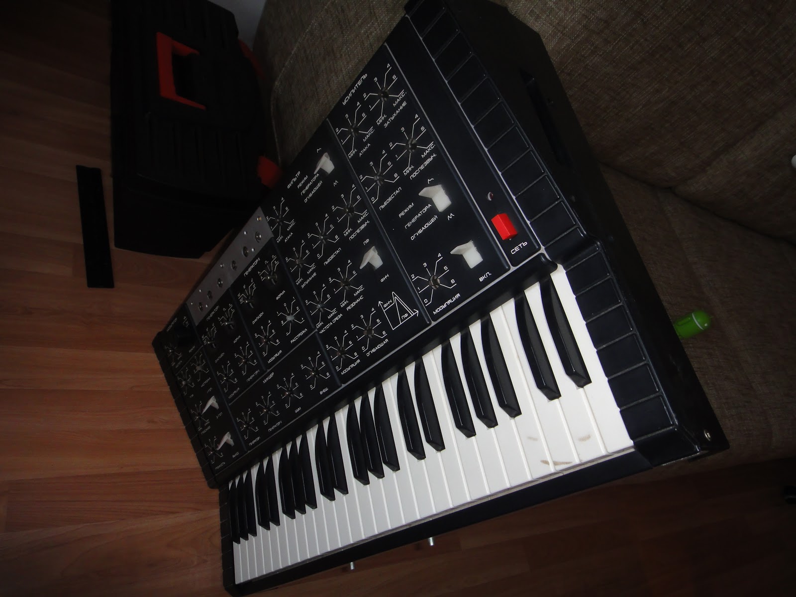 Motion Soundscape: Modified soviet synth Polivoks