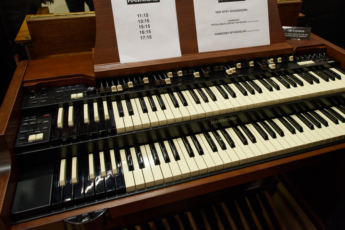 HAMMOND ORGAN Blog!: Hammond XK5