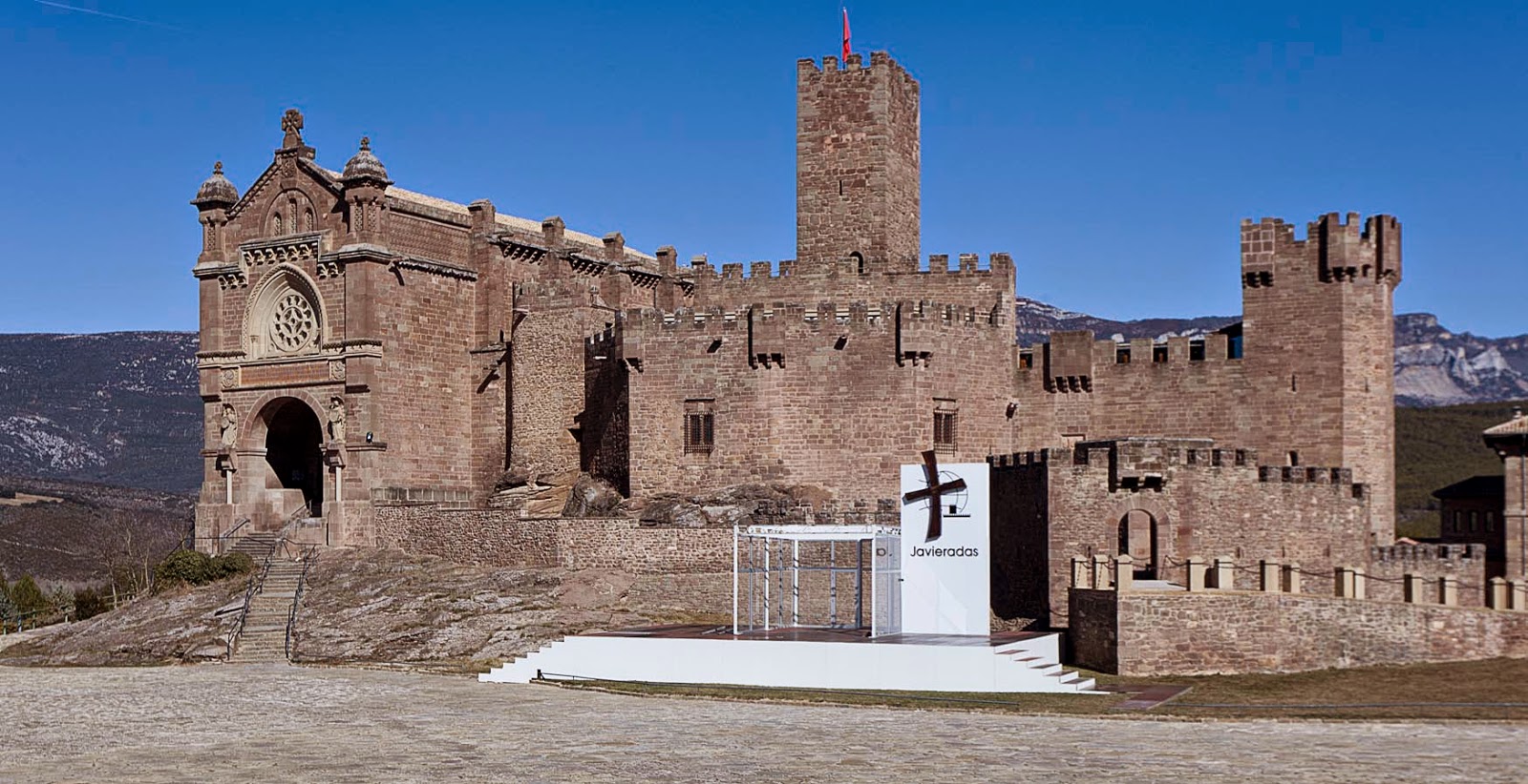 Lugares Sacros: El Castillo de Javier (Navarra)