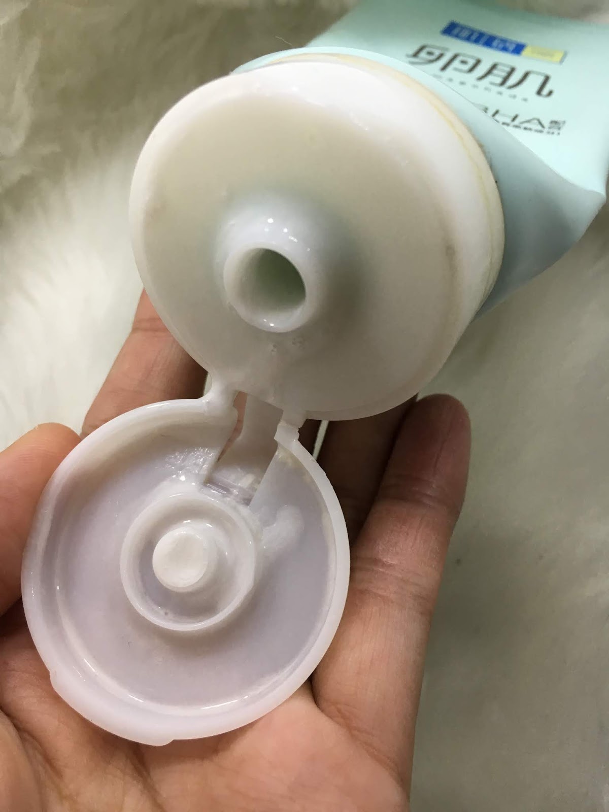 Skincare Review : AHA + BHA Hada Labo Acne Control Facial Wash - Syafiqah