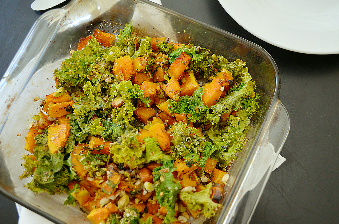 Calabaza asada con kale o col rizada. Receta saludable