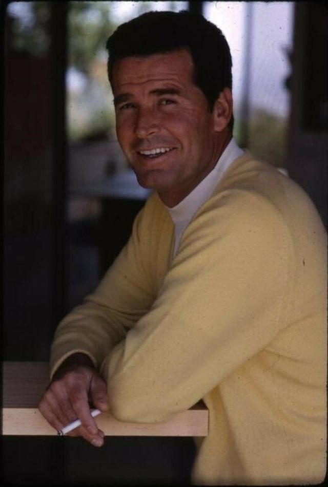 35 Handsome Portrait Photos of James Garner in the 1940s and ’50s ...