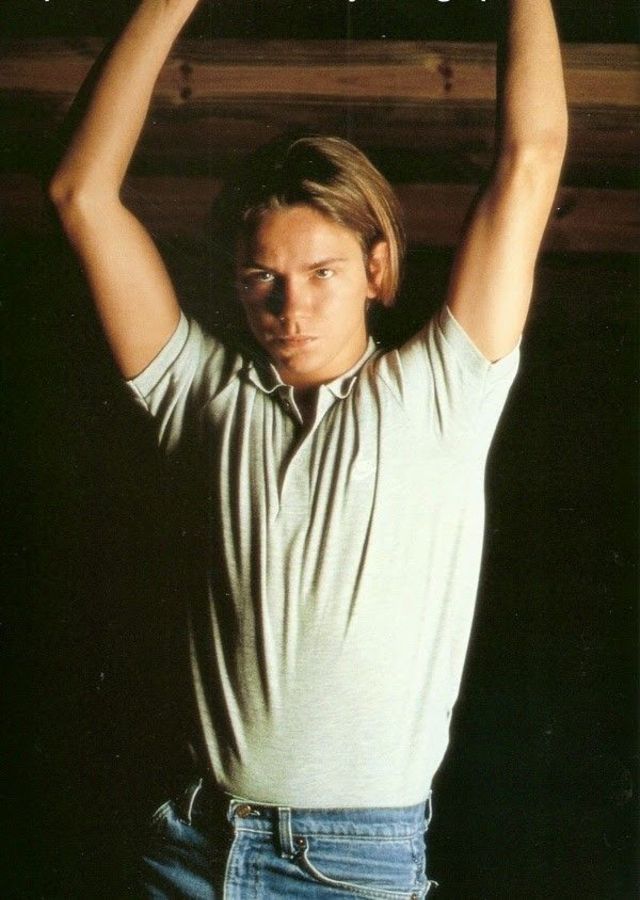 23 Fascinating Photographs of River Phoenix in the 1980s and Early ...