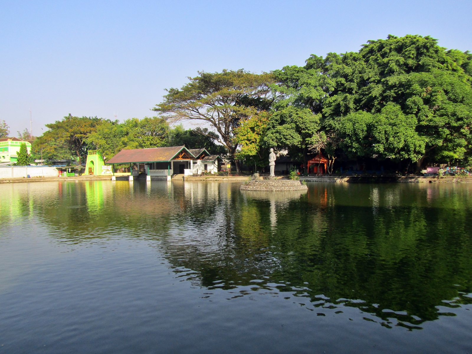 Menyapa Partini dan Partinah di Taman Balekambang Solo