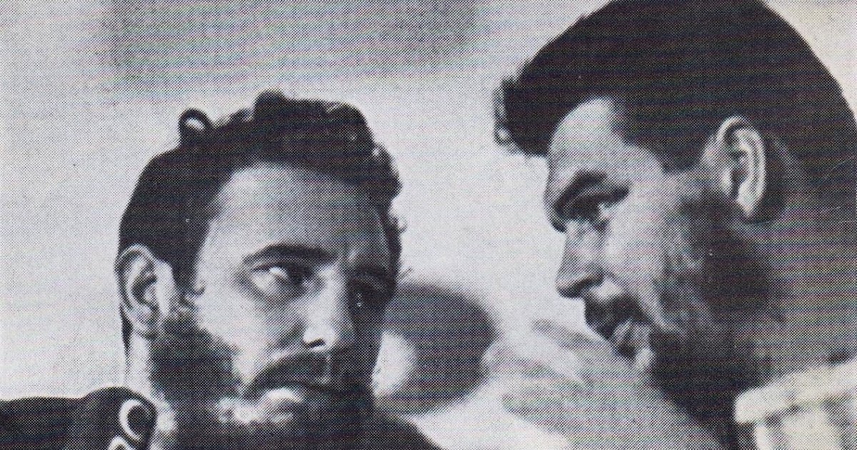 The Left Chapter: Castro and Che talk off the record at a meeting in ...