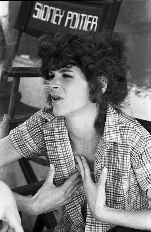 25 Candid Photographs of Gilda Radner in the 1970s and 1980s ~ Vintage ...