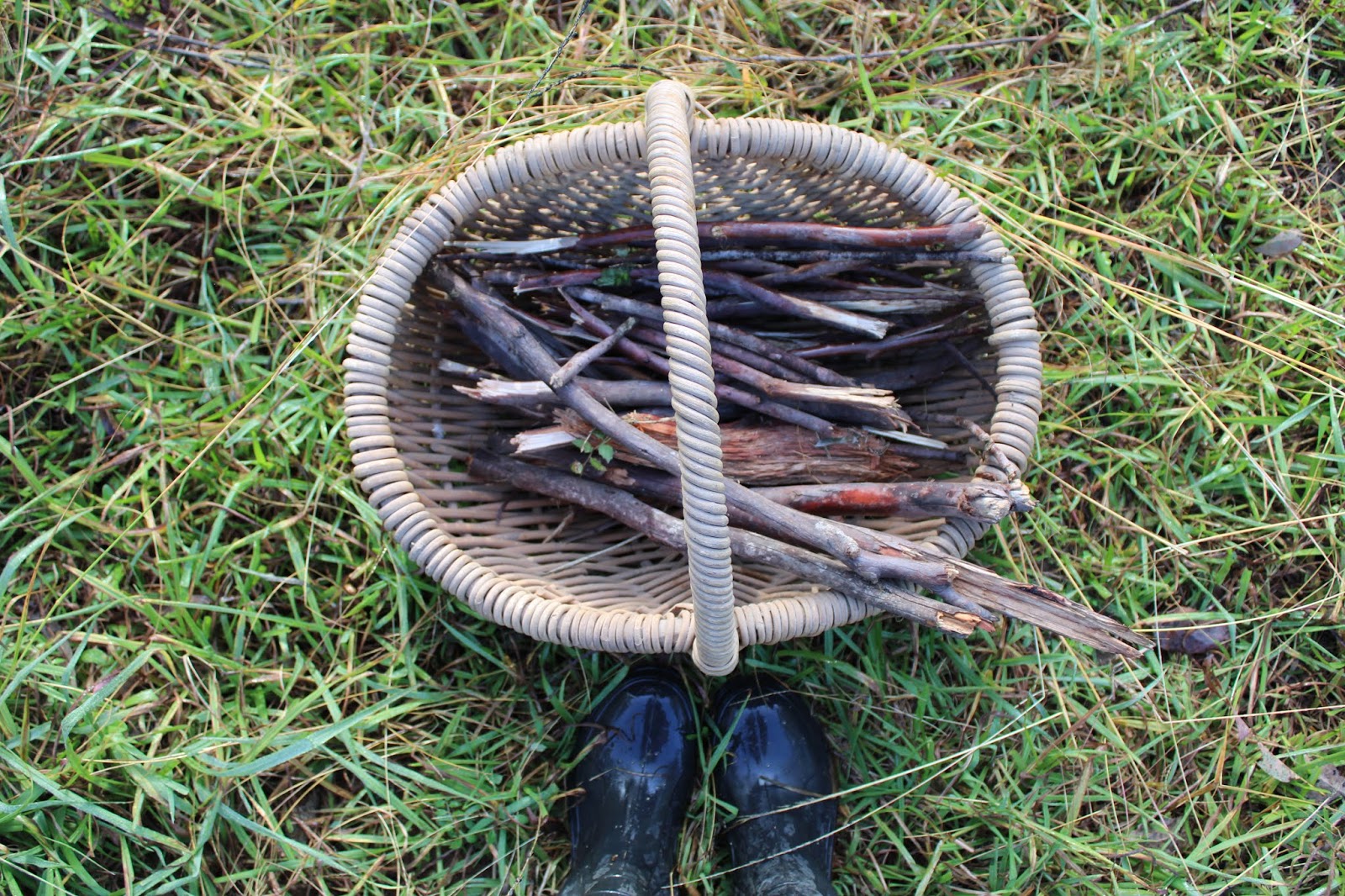cooking on a wood oven | A simple living journey