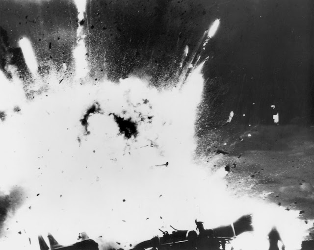 SI VIS PACEM, PARA BELLUM: L'incendio della USS Enterprise del 14 ...