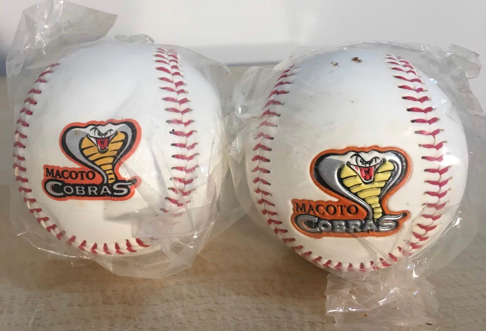 棒球時光機 | Baseball Time Machine: 2004年 -「誠泰眼鏡蛇隊」紀念球 (MACOTO COBRAS；兩款: 平面和立體)