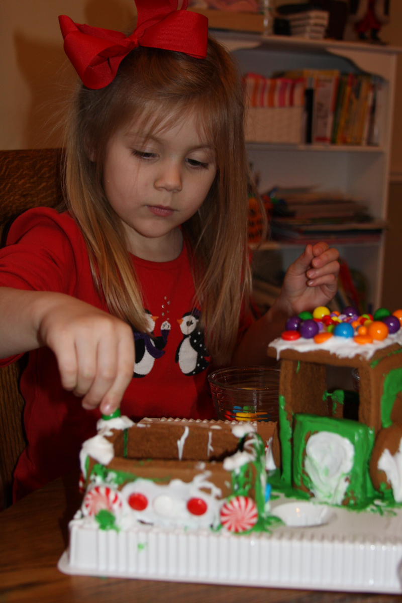 Lueker Munchkins: Gingerbread Train