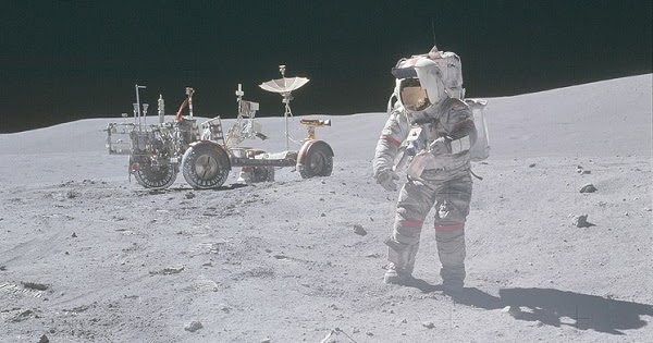 Αφιέρωμα στις αποστολές Apollo.