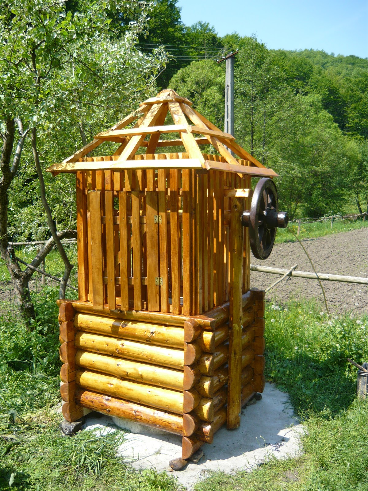 Fantana rustica | Ciudatenii Rustice - Poze mobilier rustic de interior ...