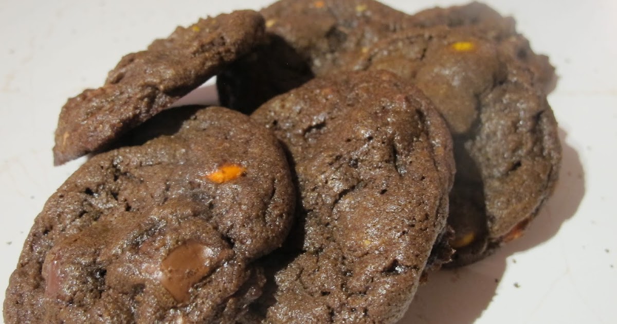 Laura's Culinary Adventures: Chocolate Cookies with Reece's Baking Cups ...