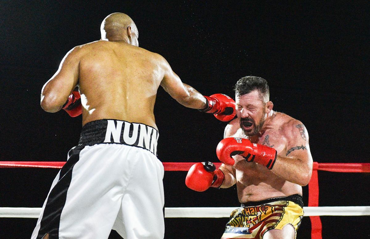 mundo marcial: O boxeador Michael Nunn ( 57 anos ) vence o lutador de ...