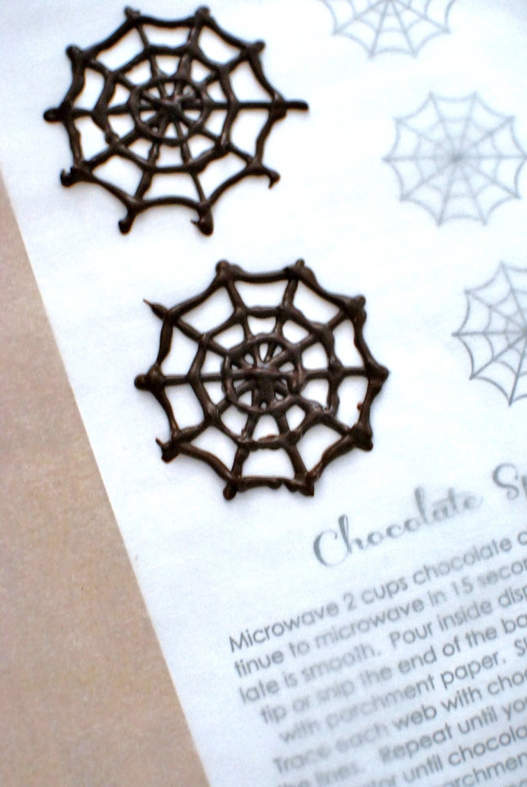 anna and blue paperie: {Free Printable} Spooktacular Spider Webs