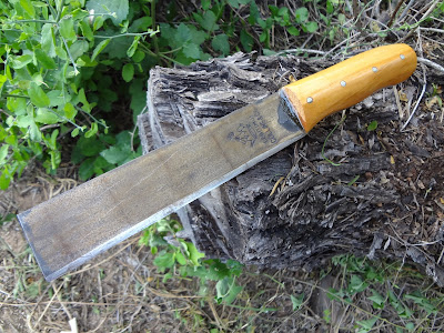Woods Roamer: PERSONALIZING YOUR MACHETE