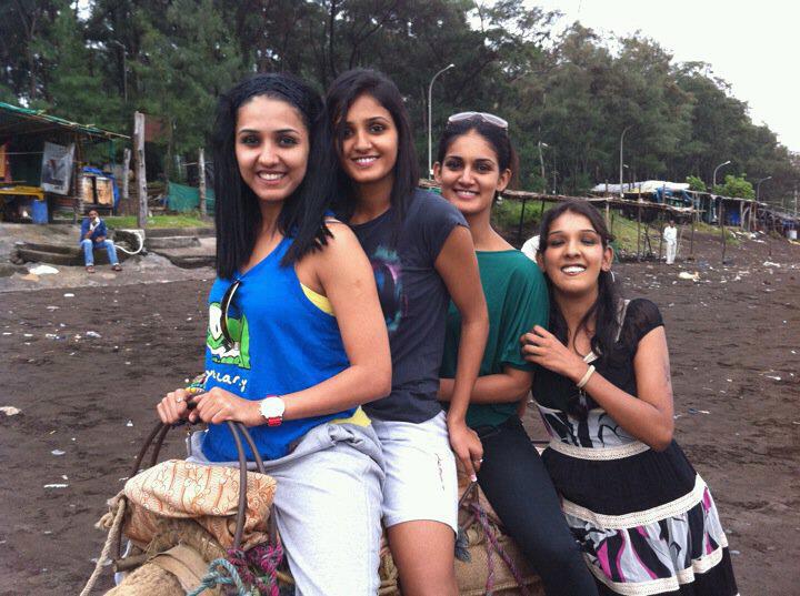 Singer Neeti Mohan Family Photos | Real-Life Photos