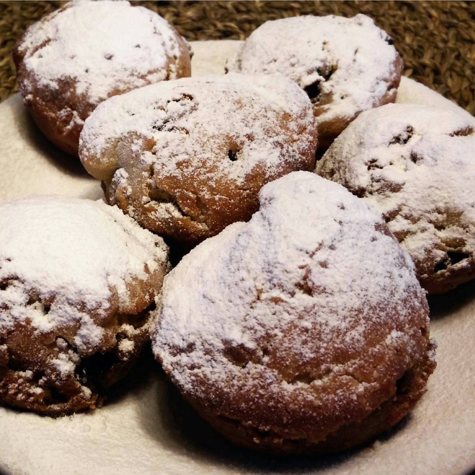 A Picky Eater's Quest: Vegan 'oviebollen' (oven-baked oliebollen)