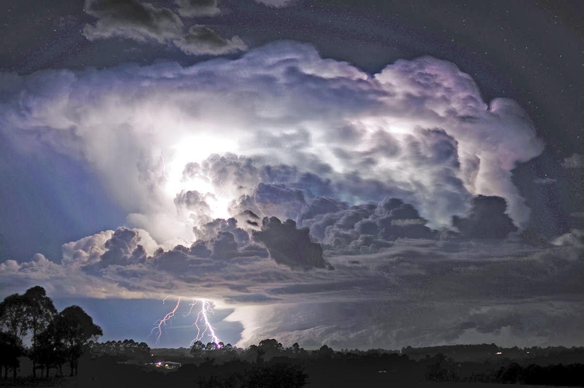 GoosBall: Lightning flash photography (22 Pics)