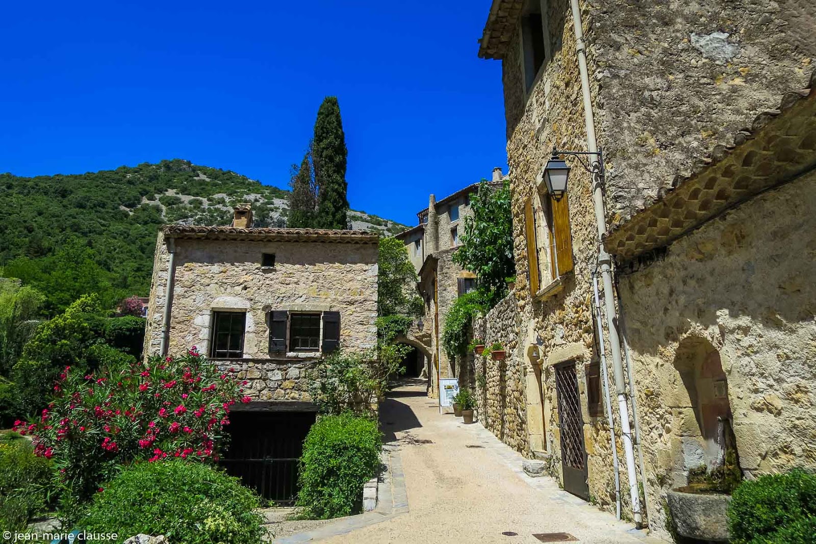 Découvrir la France en photos: 77 - SAINT-GUILHEM-LE-DÉSERT. (Hérault -34)