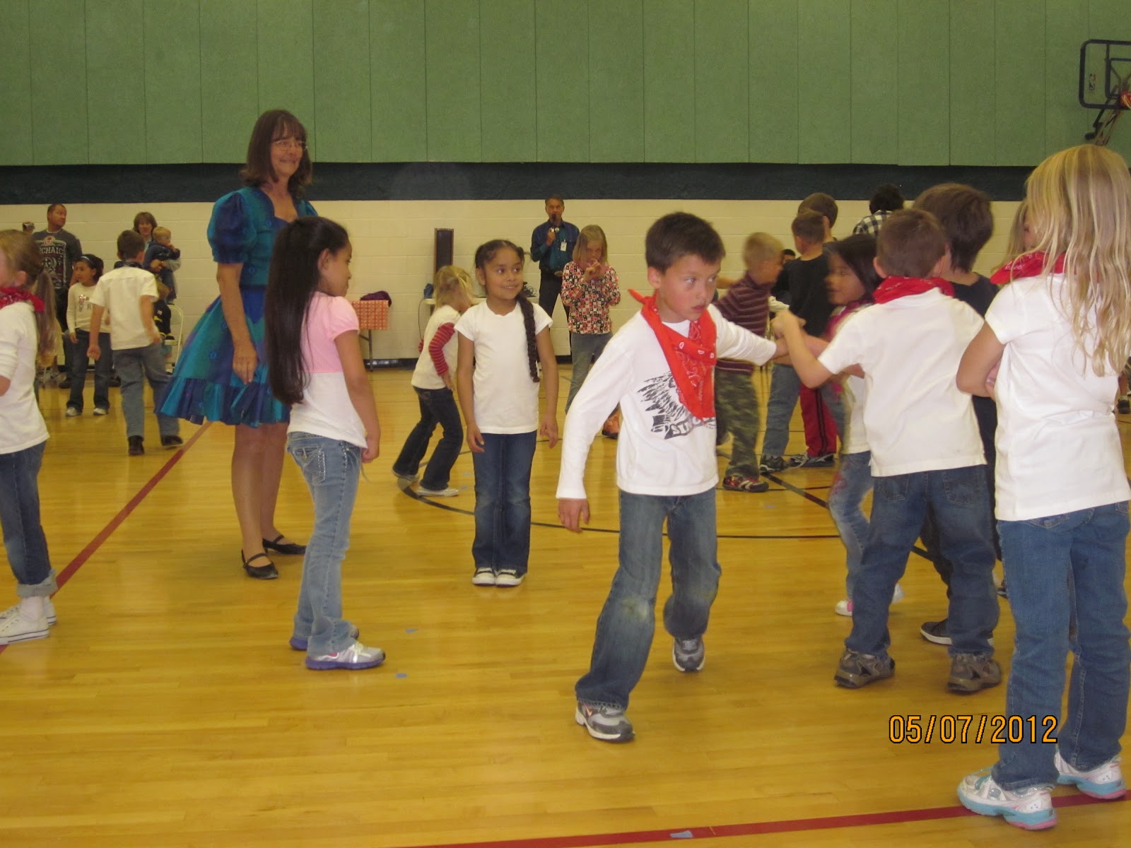 The Montaño Family: Square dancing and training wheels...