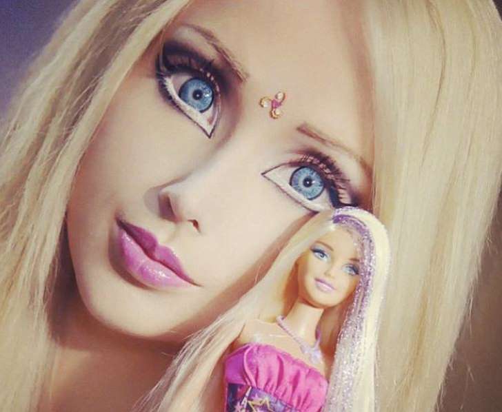 El Parroquiano La Barbie Humana Se Muestra Por Primera Vez Sin