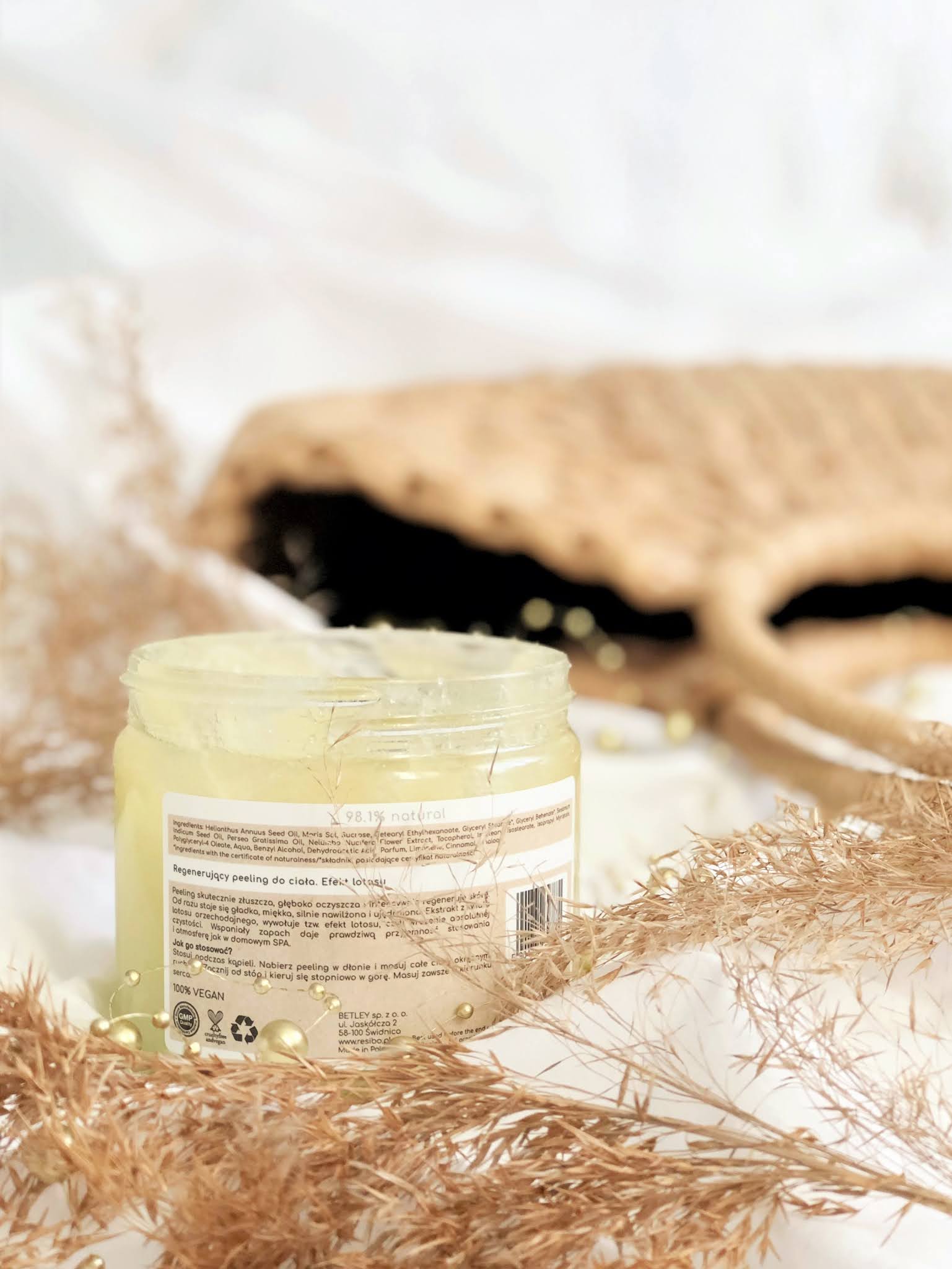 Regenerujący peeling do ciała Resibo | Blog kosmetyczny