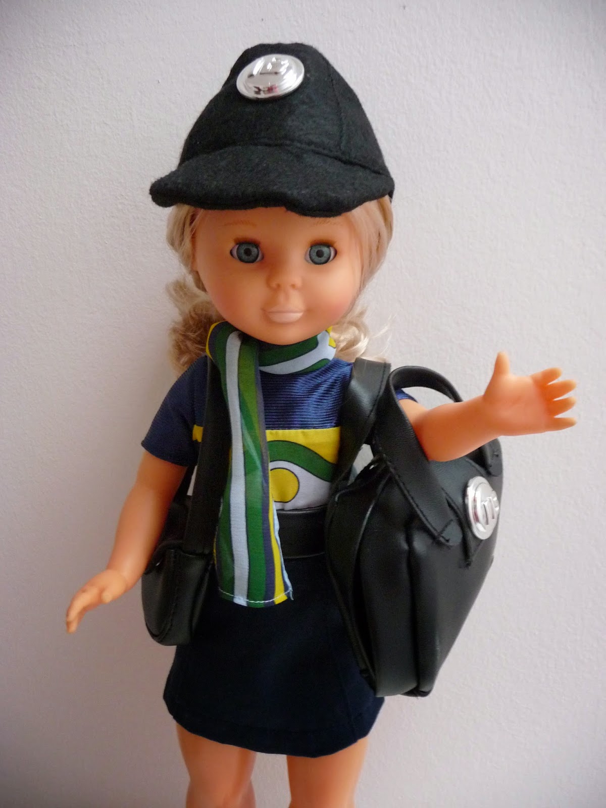 Tengo una muñeca vestida de azul: Nancy azafata