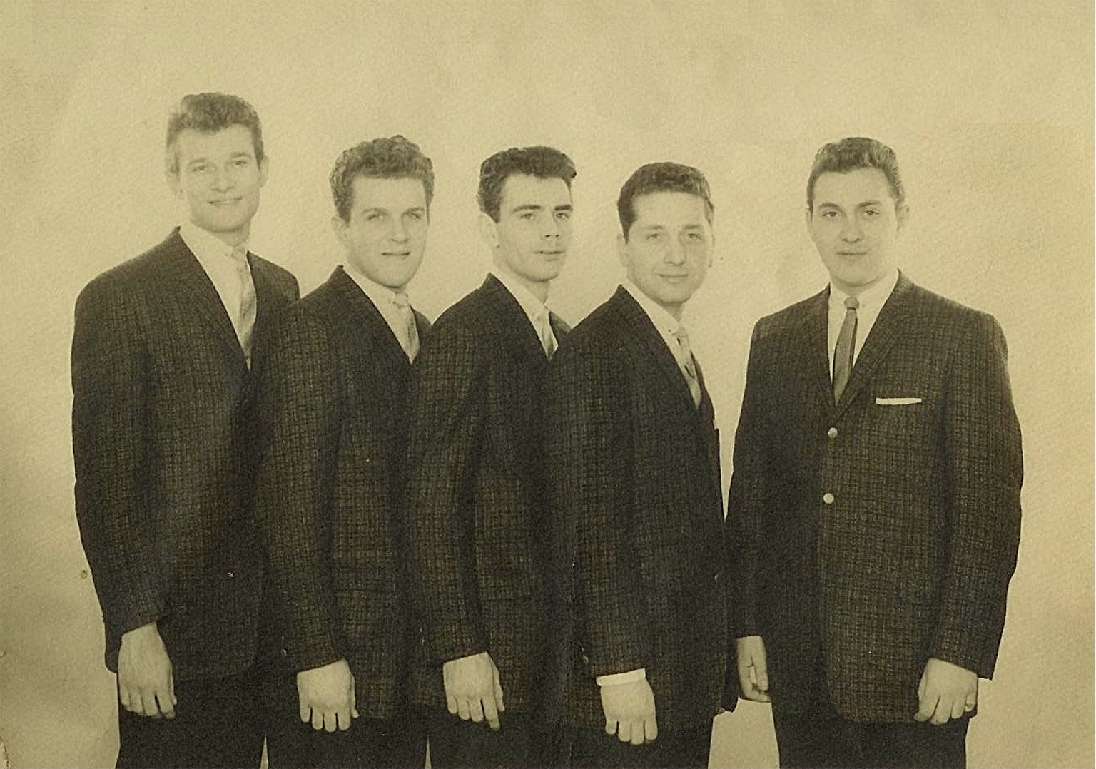 WHITE DOO-WOP COLLECTOR: THE ILLUSIONS (Coral Records)