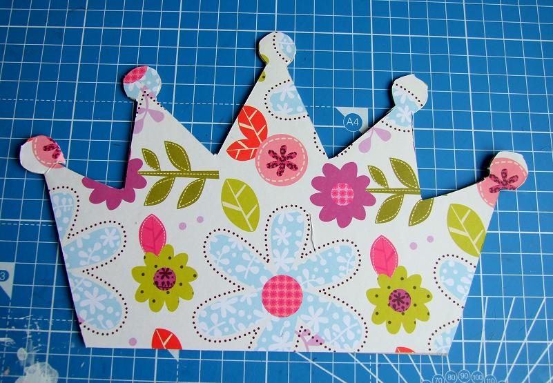 Whiff of Joy - Tutorials & Inspiration: Crown Shaped Princess Mini Album