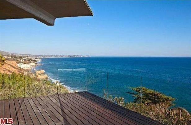 Global Real Estate Search Engine: Brad Pitt and Angelina Jolie Selling ...