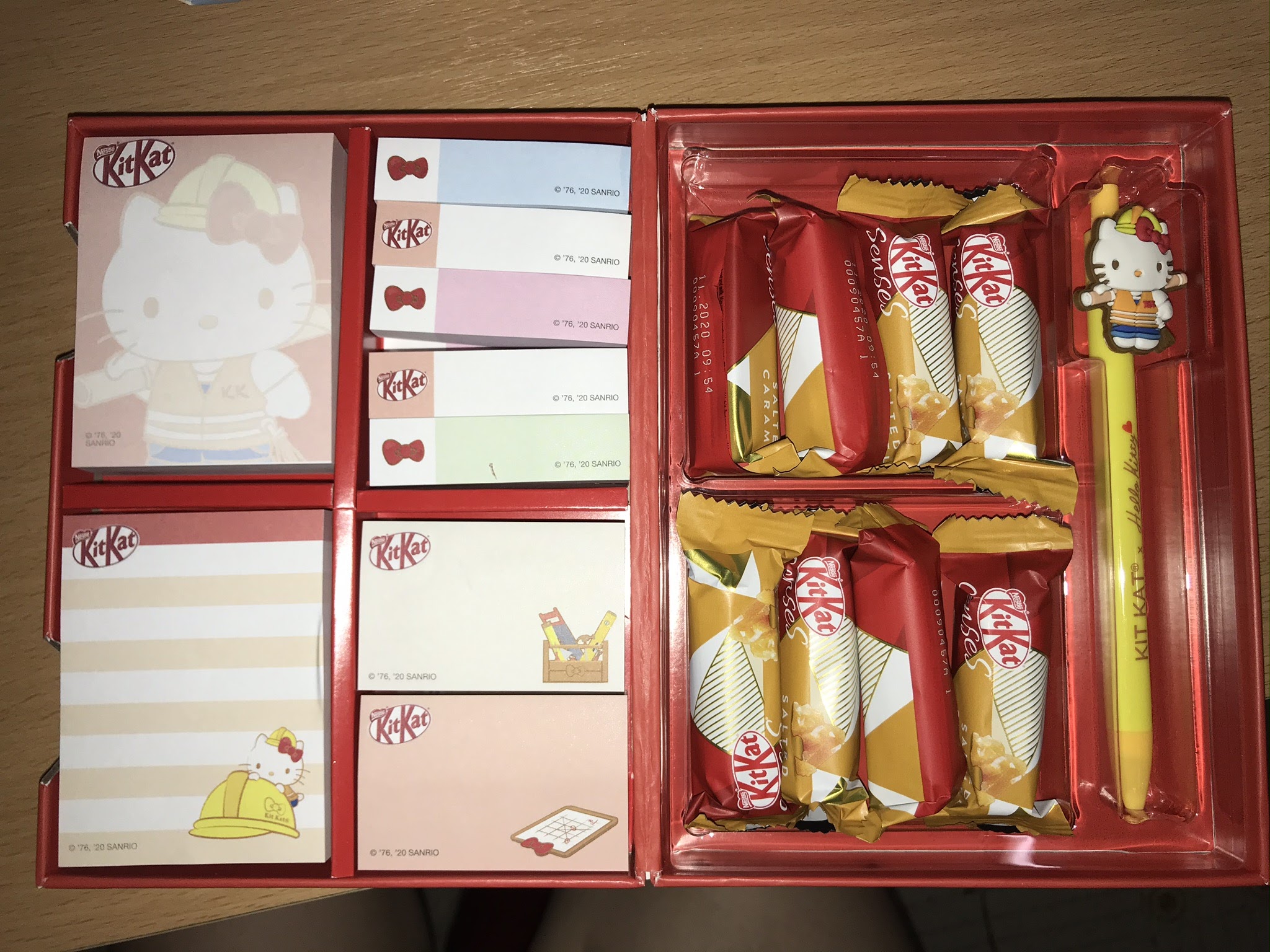 味之素: KIT KAT x HELLO KITTY搭棚文具盒