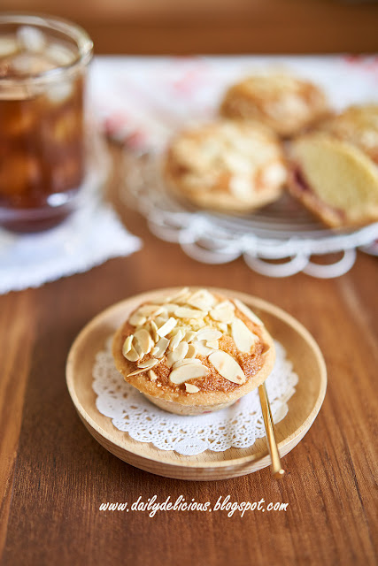 dailydelicious: Mini Almond Tarts