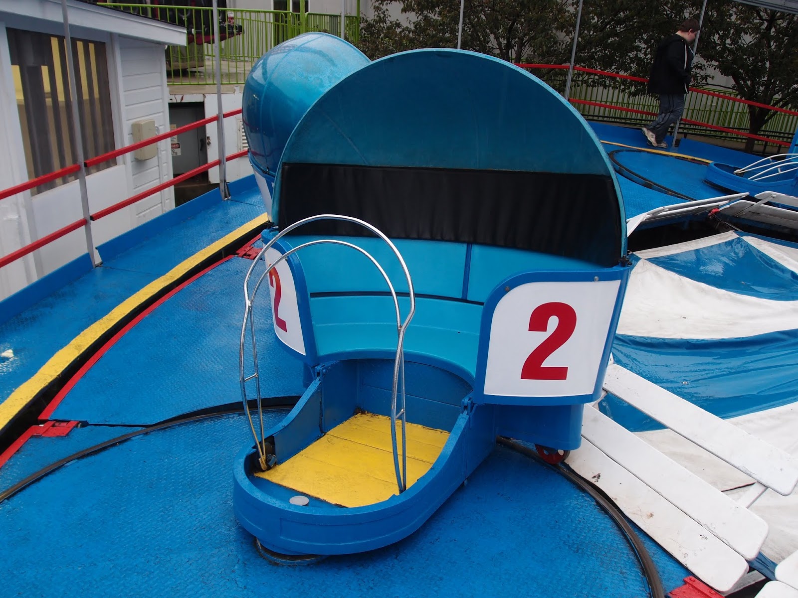 Bayern Kurve Blog: Flat Ride Feature: Tilt-A-Whirl