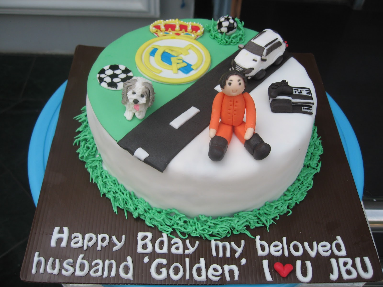 Cake Story: real madrid, fortuner and doggie cake :D