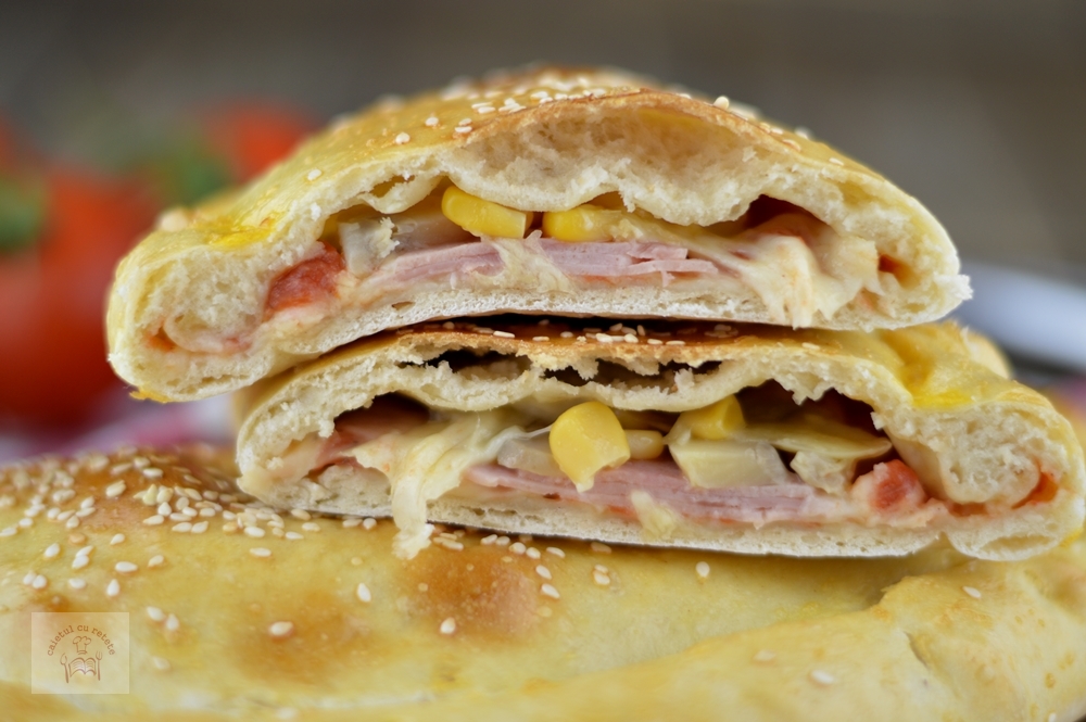 Pizza calzone - CAIETUL CU RETETE