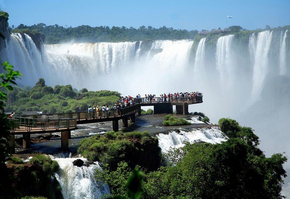 Top 7 Largest Waterfalls in the World (with Photos)