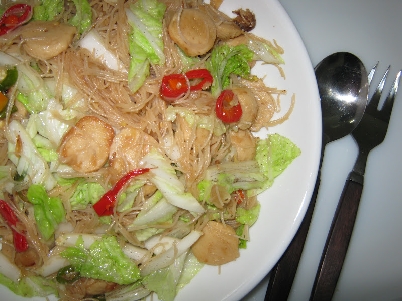 KARI LEAFS ... Malaysian flavour's: FRIED MEE HOON WITH CHICKEN BALLS