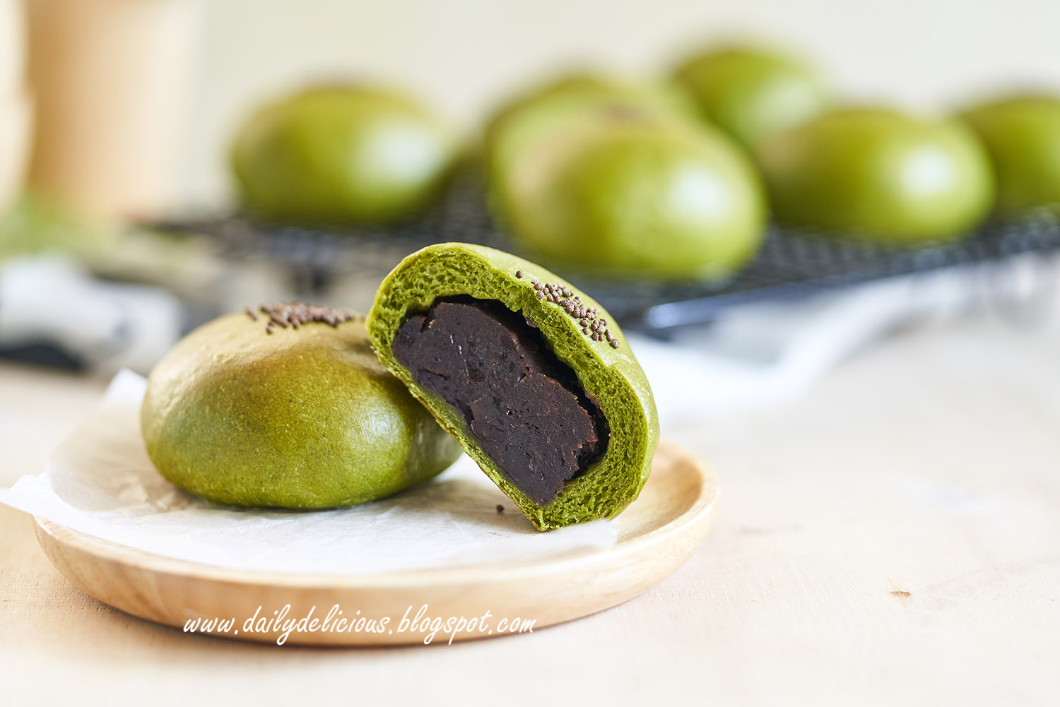 dailydelicious: Green tea bread with sweet bean paste