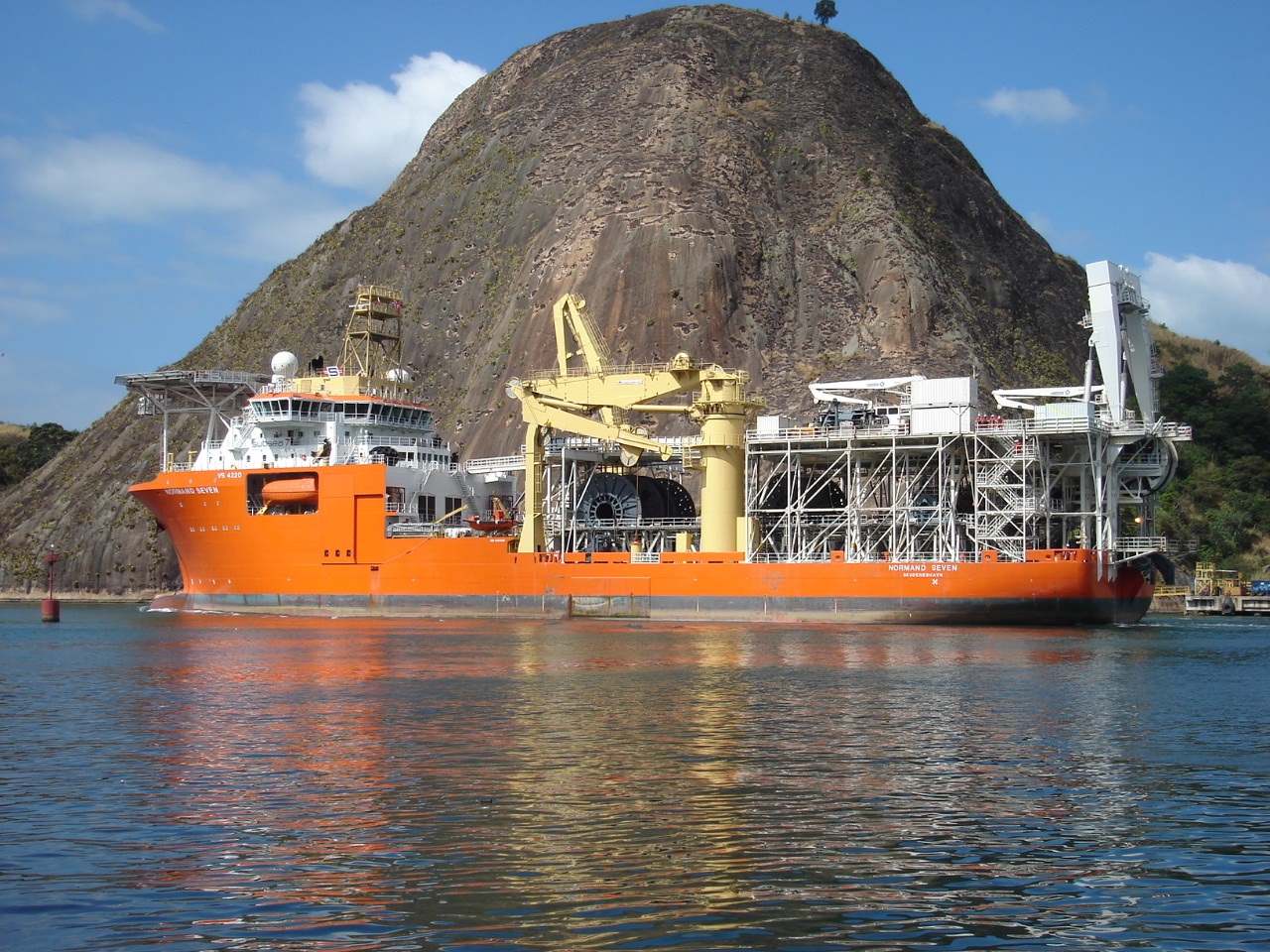 NAVIOS AHTS E PSV DO PORTO DE MACAE-RJ-BRASIL (IMBETIBA) E (FUTURO ...