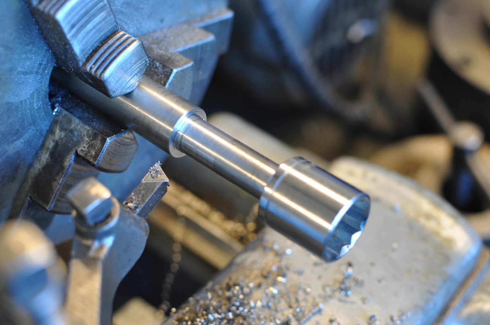 handverker: flow forming hammer and process