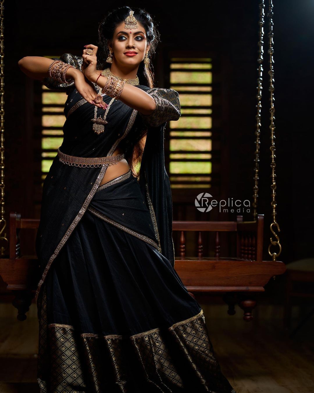 INDIAN ACTRESS INIYA IN BLACK SAREE AND BLOUSE LATEST FASHION GALLERY