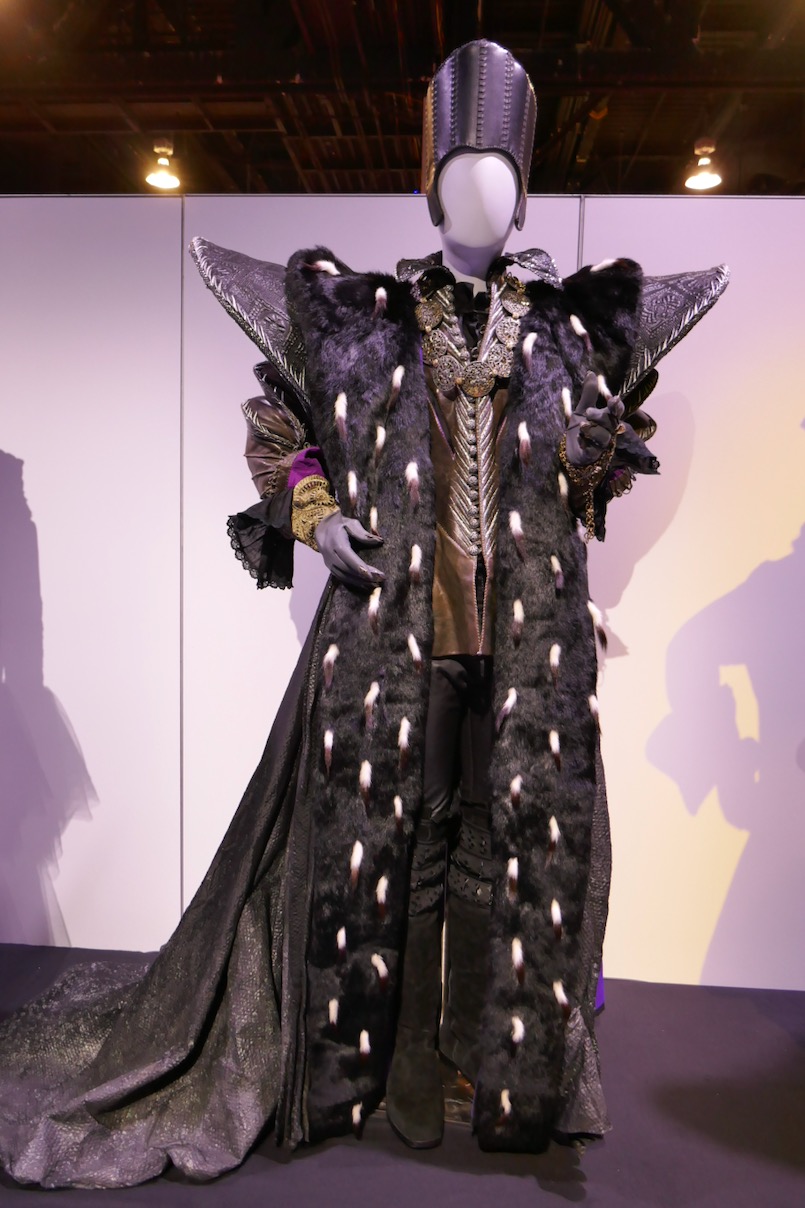 Hollywood Movie Costumes and Props: August 2020 Original film costumes ...